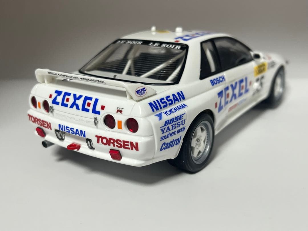 タミヤ1/24ゼクセルスカイラインGT-R Gr.Nプラモデル完成品