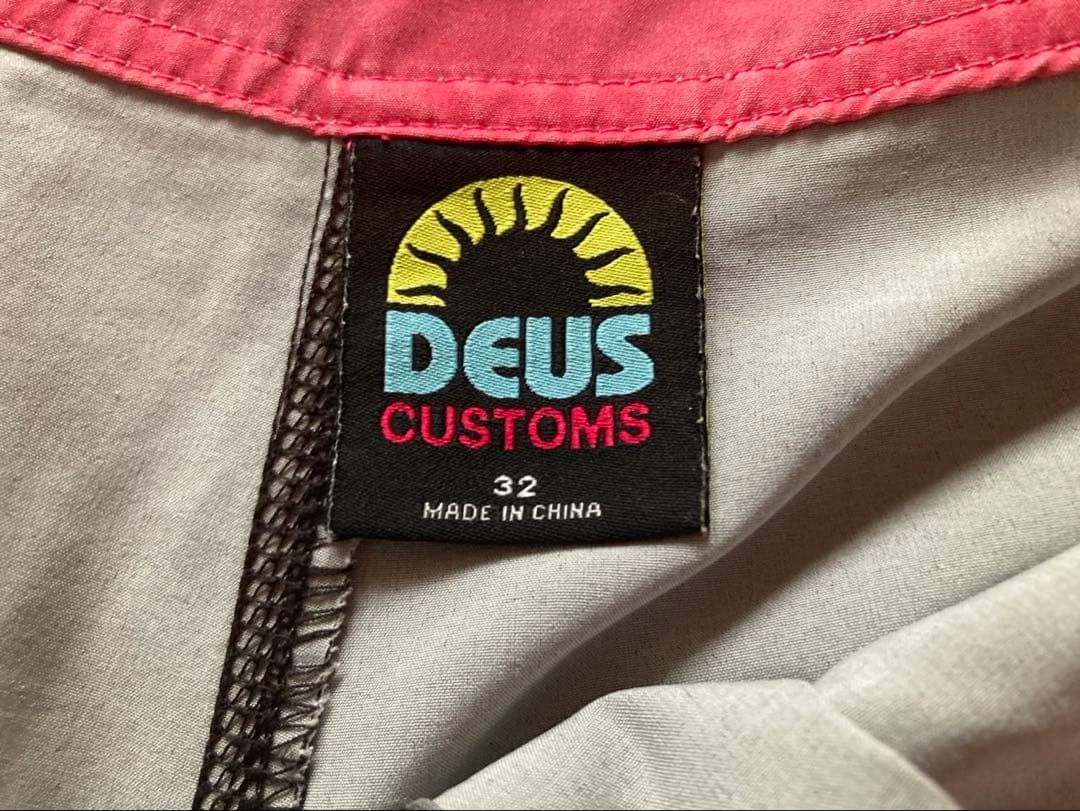 DEUS CUSTOMS ショートパンツ グレー/ピンク