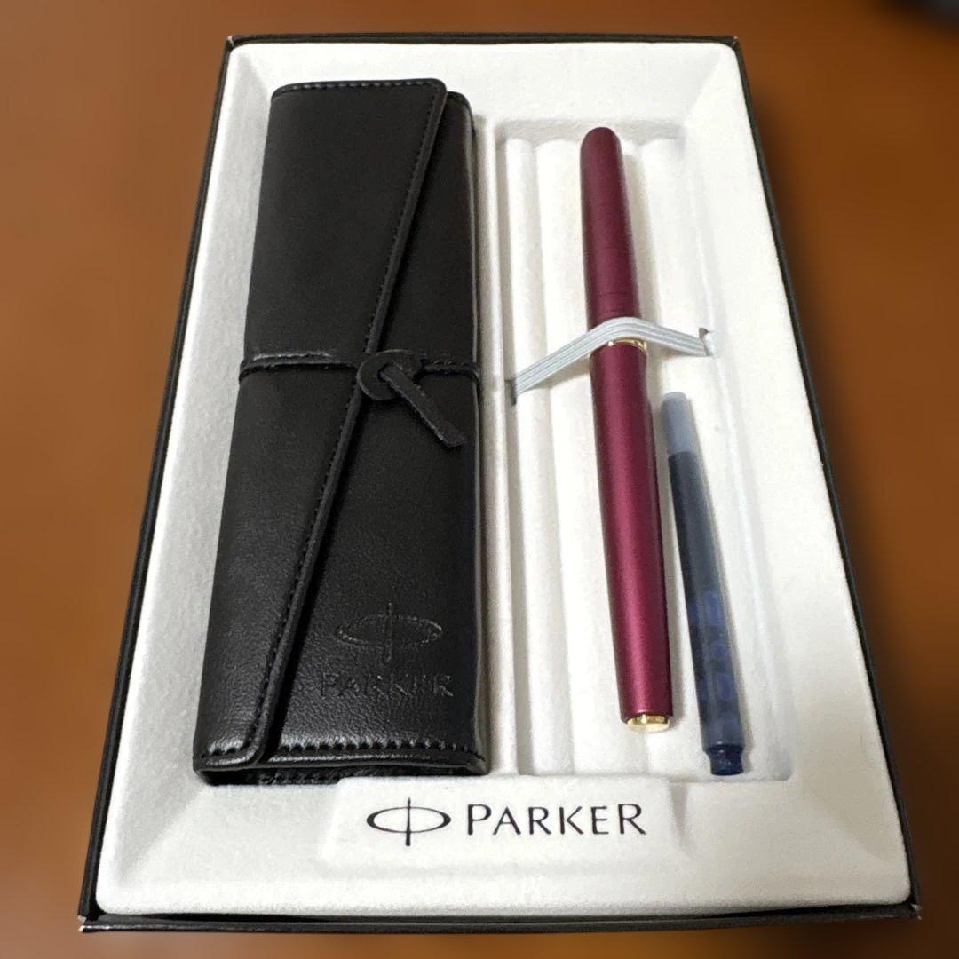 新品•未使用　PARKER パーカー　万年筆　ラティトゥード　レッド　ペンケース