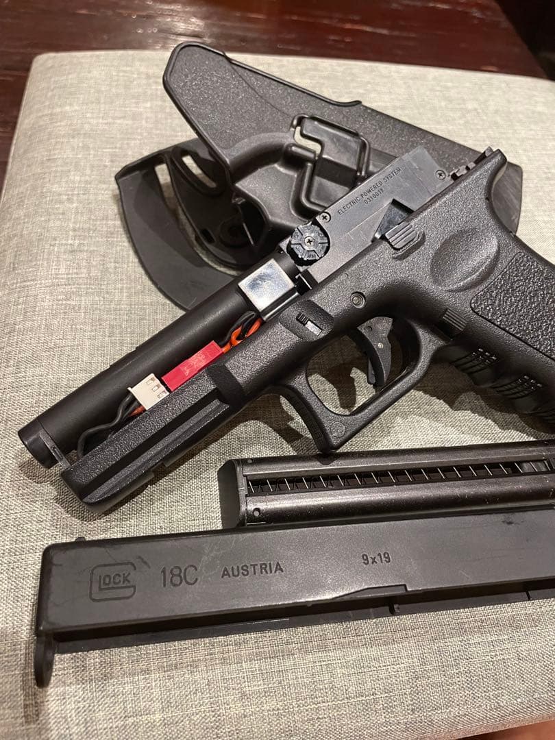 最終値下げ！東京マルイGLOCK 18C 電動バッテリー&ホルスターマガジン付