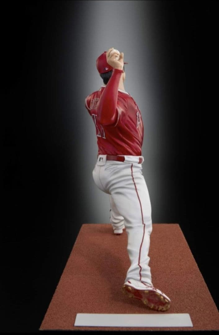 大谷翔平ローソン限定プレミアムフィギュア投、打.2体セット