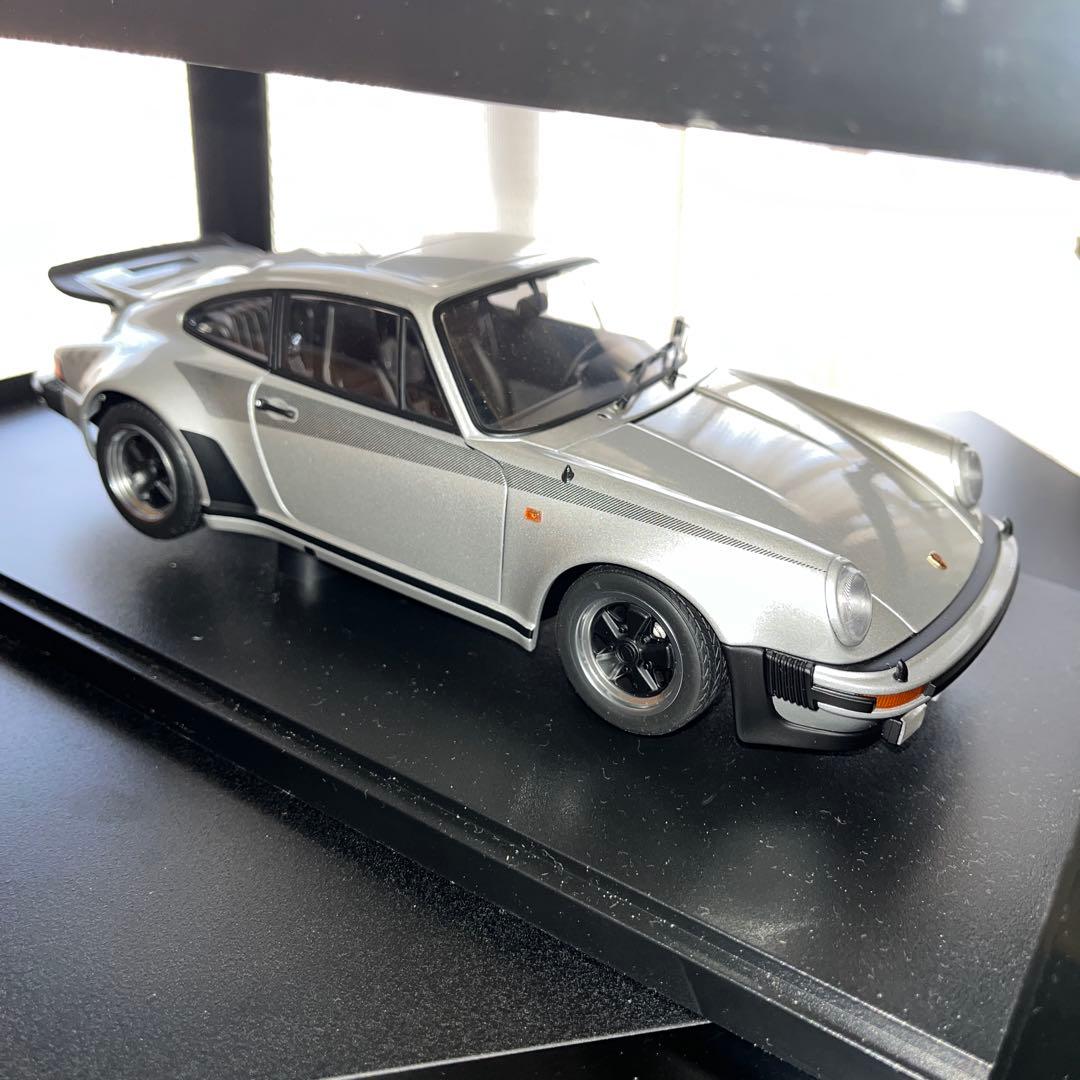 オートアート1/18 ポルシェ911（930）ターボ3.0シルバー