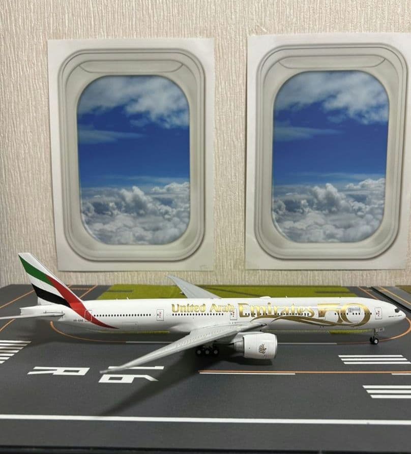 エミレーツ航空 UAE 50周年記念モデル B777 1/200