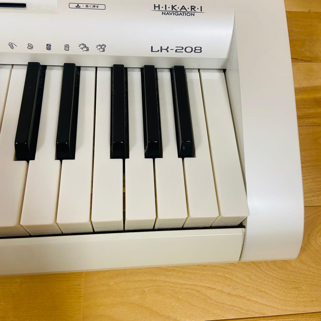 美品　CASIO LK208 光ナビゲーション キーボード 電子ピアノ カシオ