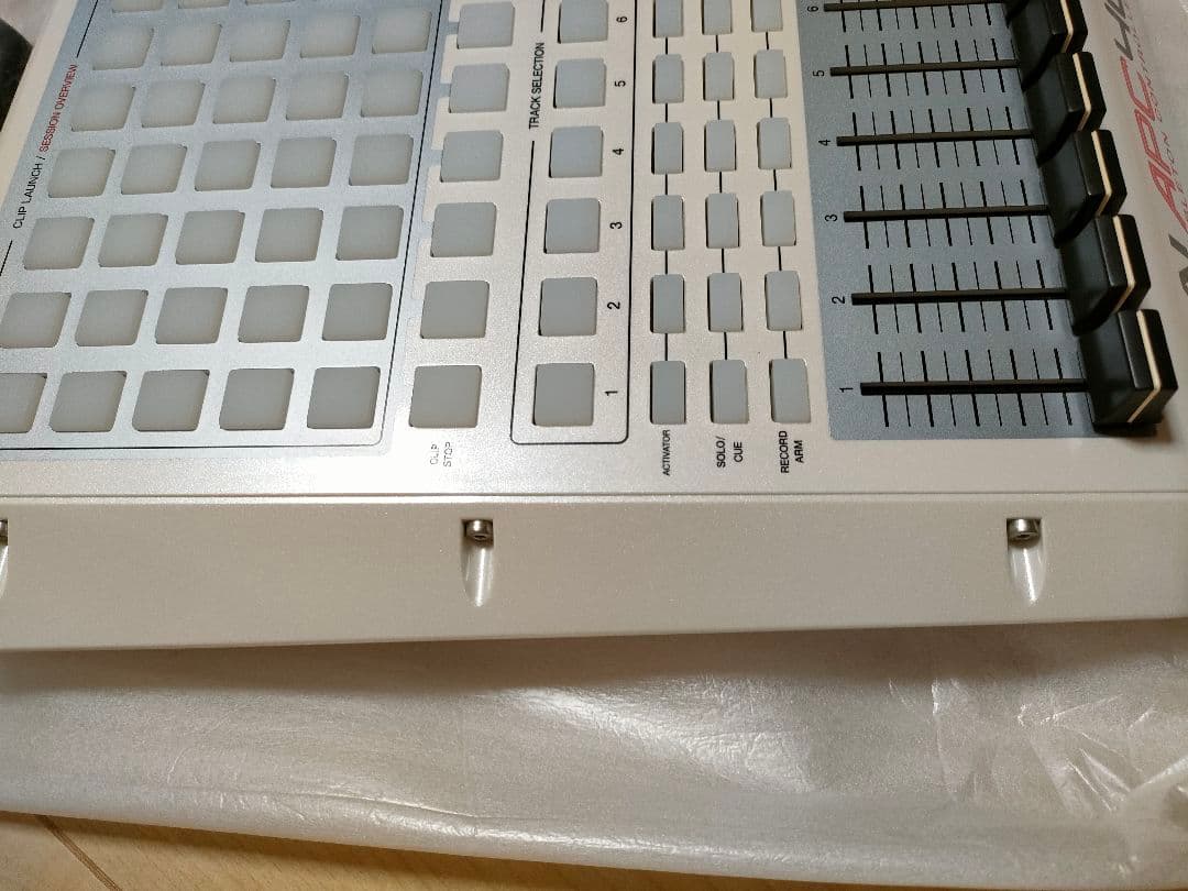 【未使用・限定カラー】AKAI APC40 Ableton コントローラー