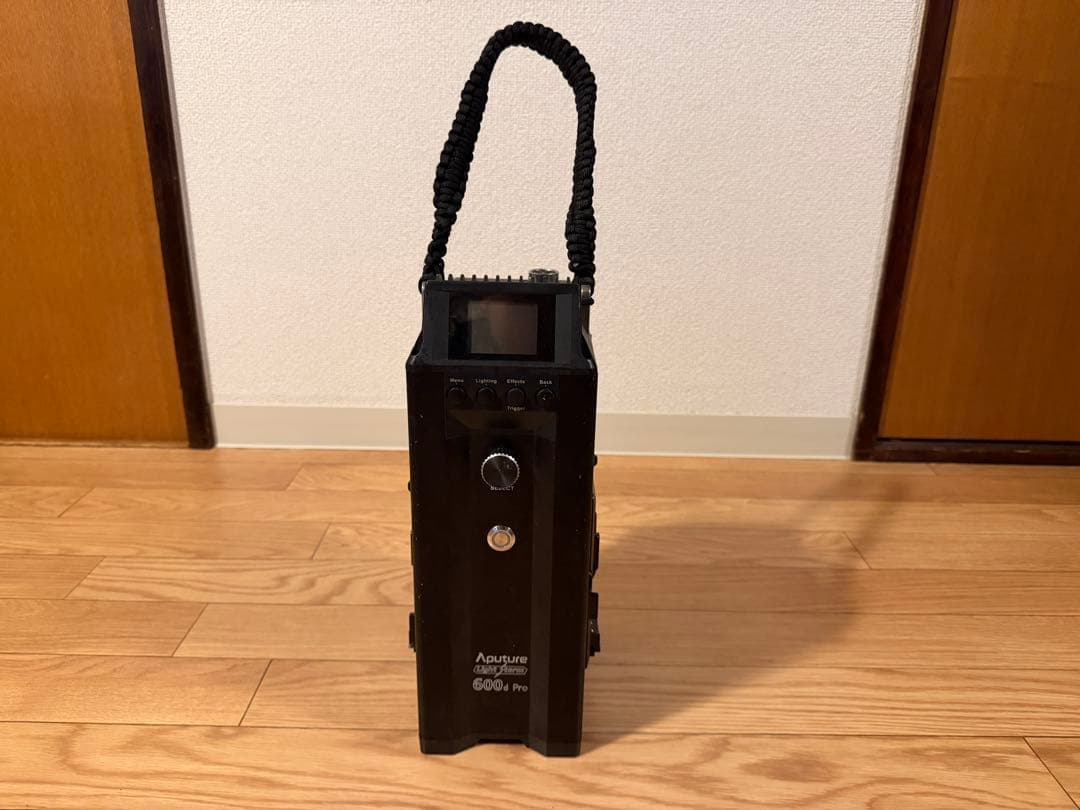 (中古) Aputure LS 600d (ダボ:26パイ) + F10レンズ