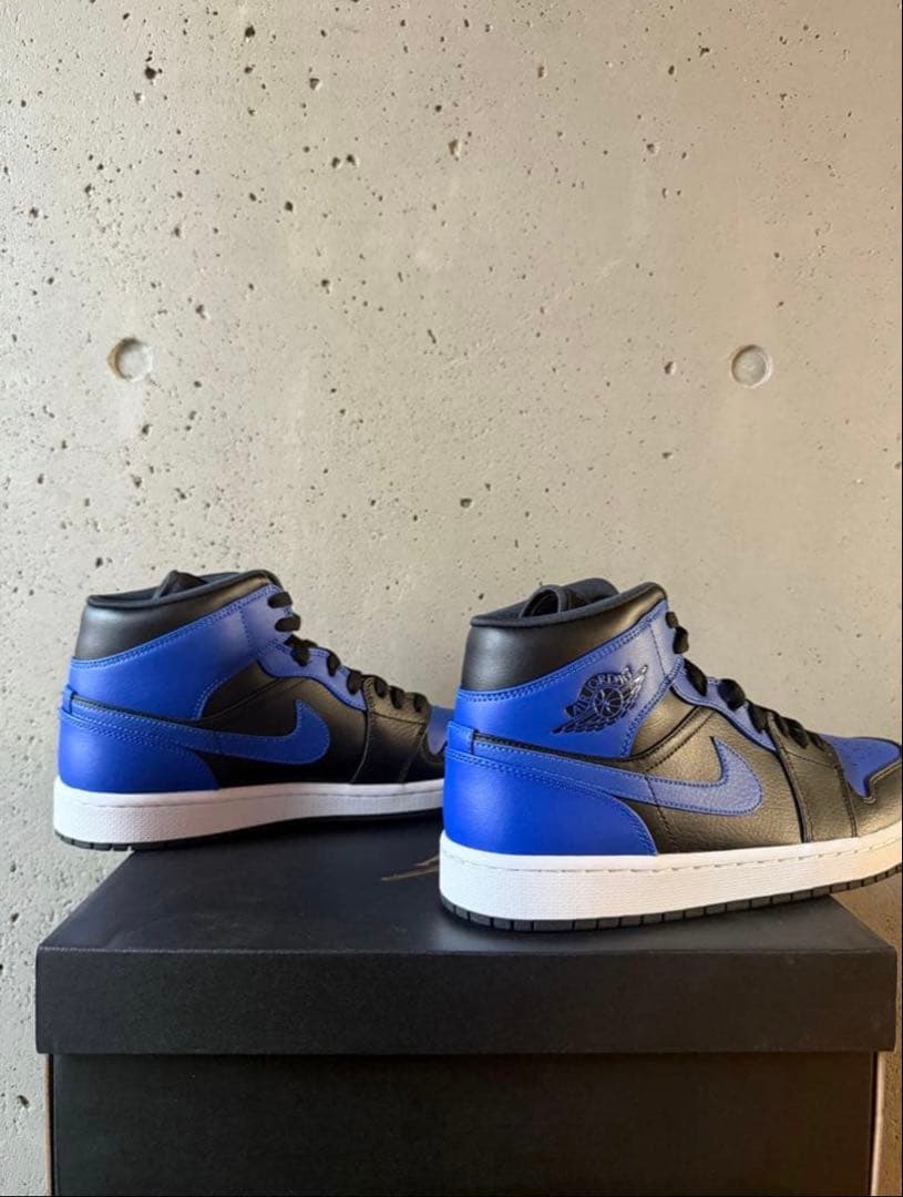 Nike Air Jordan 1 Midブラックブルー　ナイキシューズ