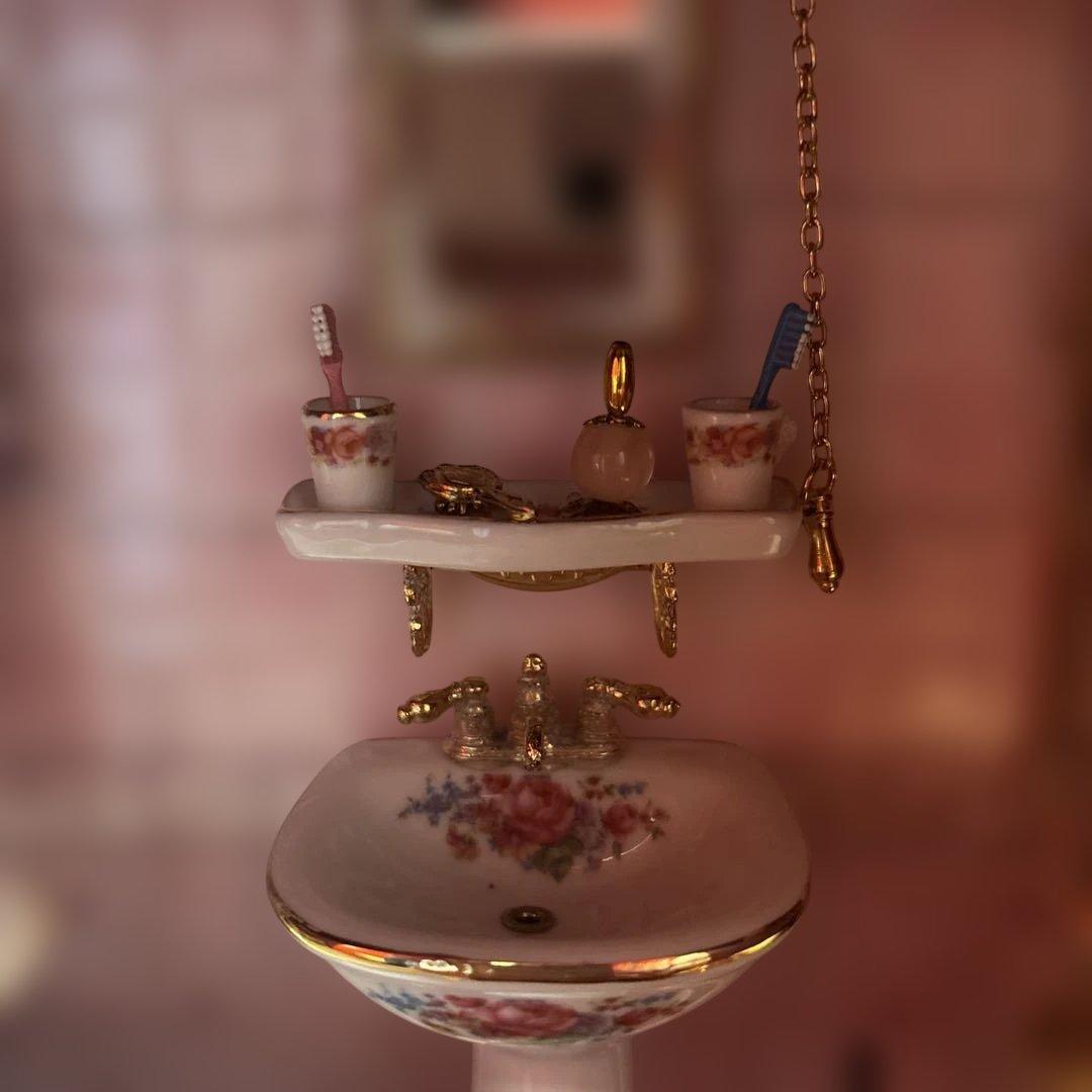 ロイターポーセリン　ドールハウス　パウダールーム、猫脚バス、レバー式トイレ