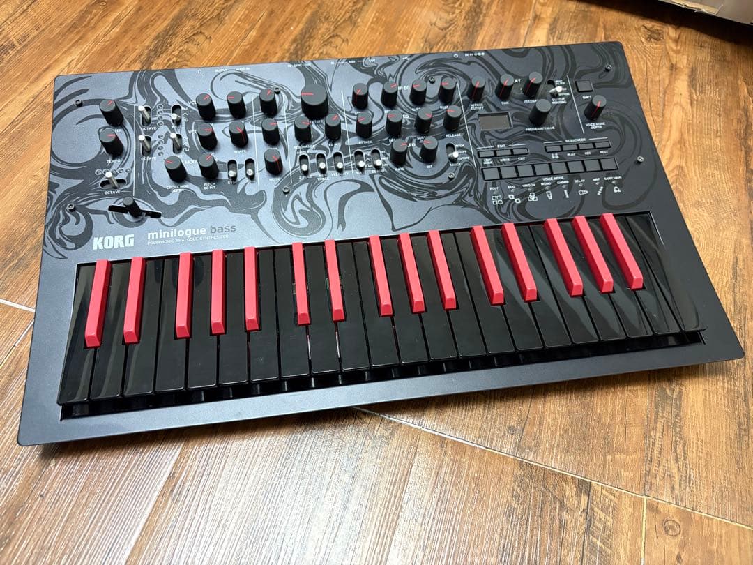 KORG minilogue bass アナログシンセサイザー　動作確認済み