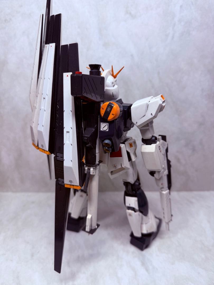 MG(マスターグレード) ガンプラ/RX-93：ニューガンダム/塗装済み完成品