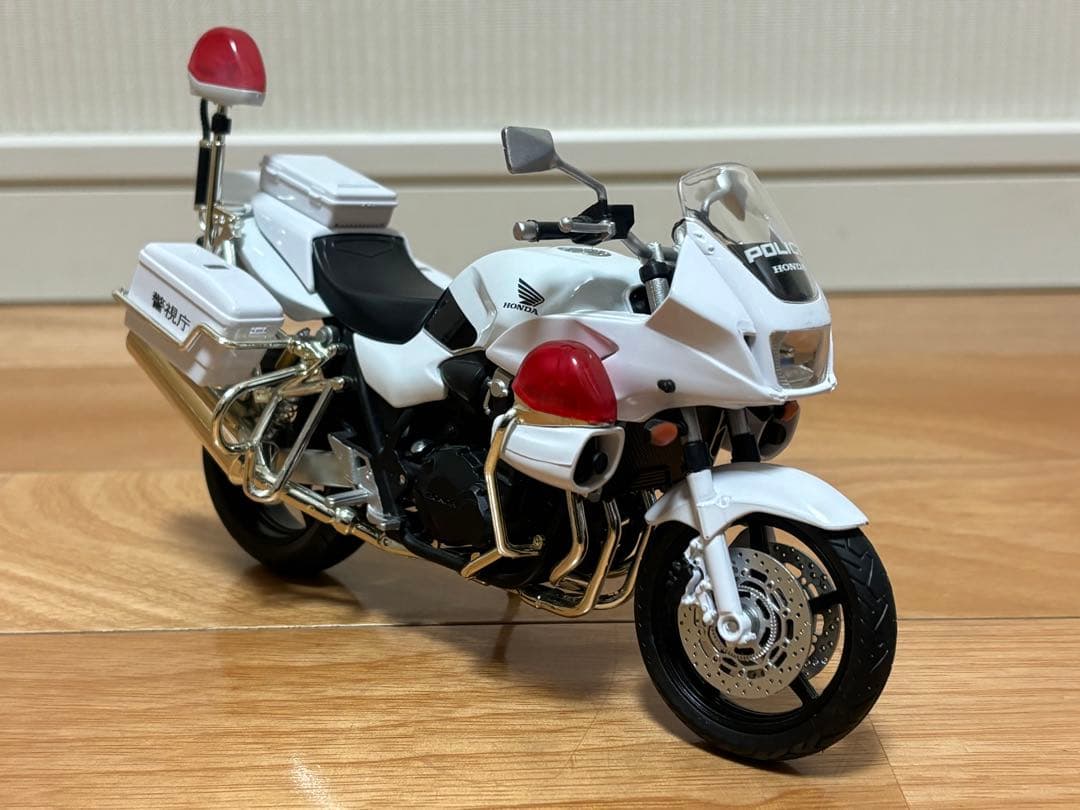 アオシマ 1/12 ホンダ CB1300P 警視庁 白バイ 完成品 訳あり