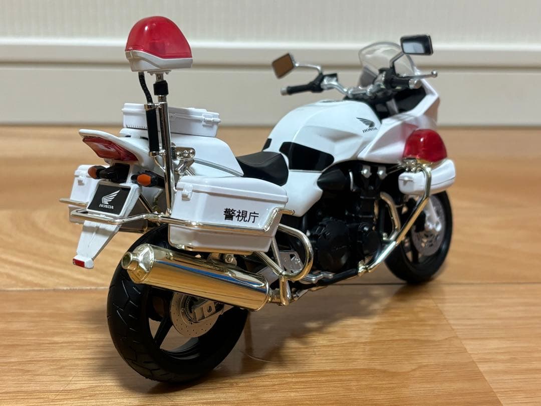 アオシマ 1/12 ホンダ CB1300P 警視庁 白バイ 完成品 訳あり