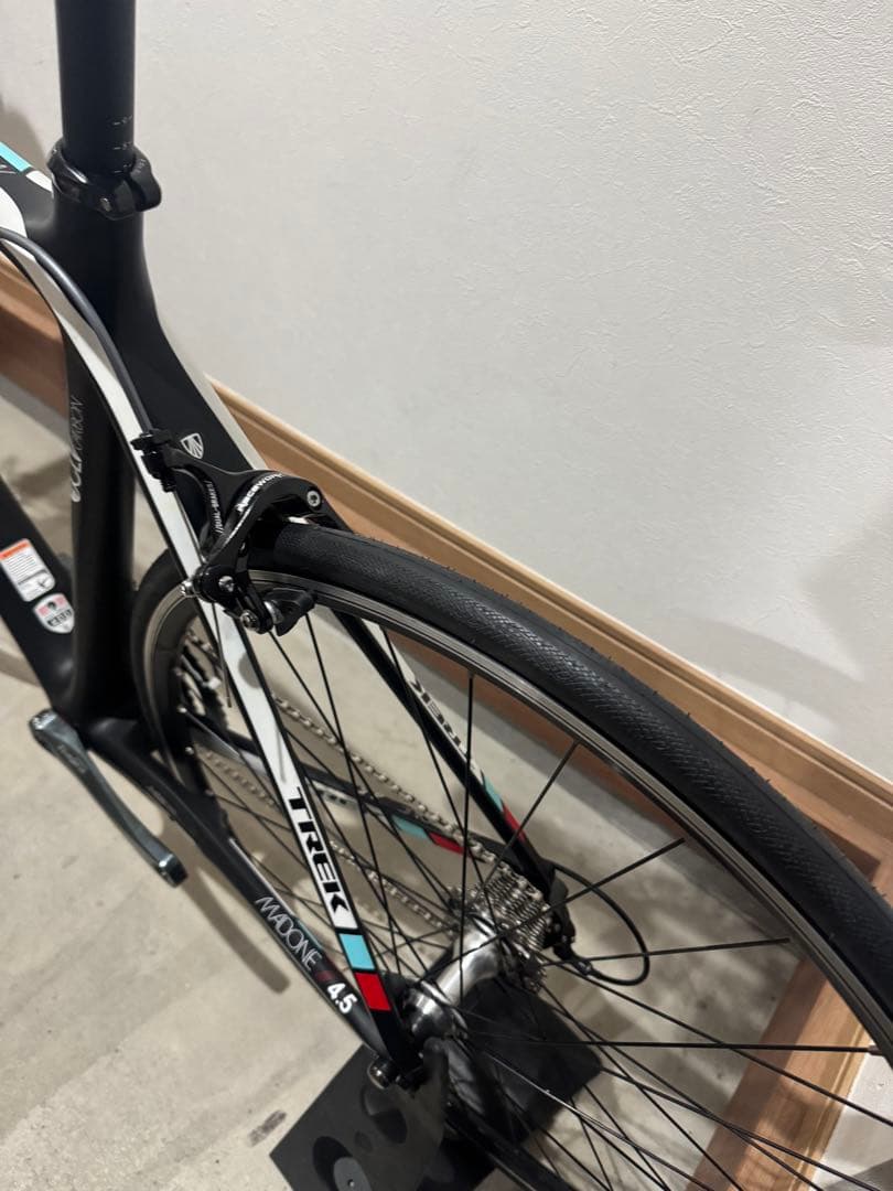 フルカーボンロードバイク　TREK MADONE 4.5
