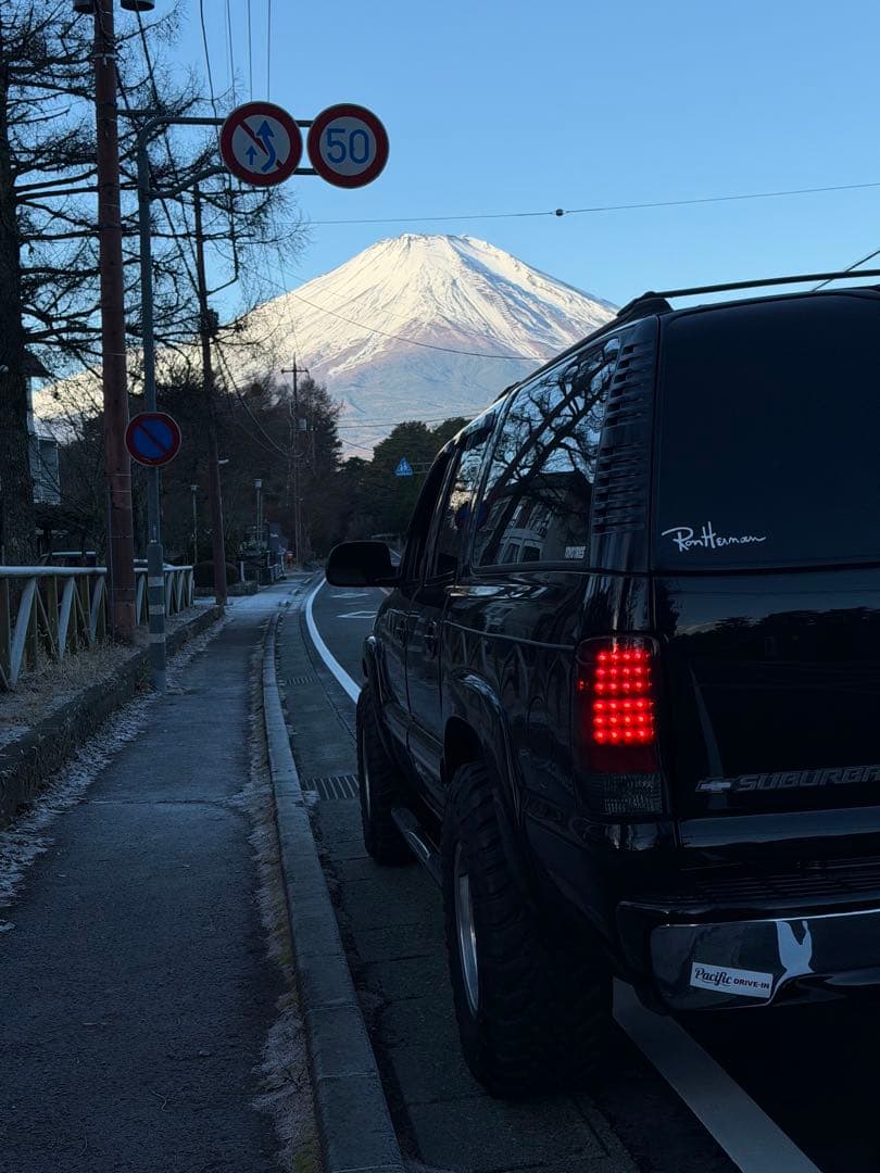 00-06シボレー・タホ、サバーバン レッドスモークテールレンズランプ