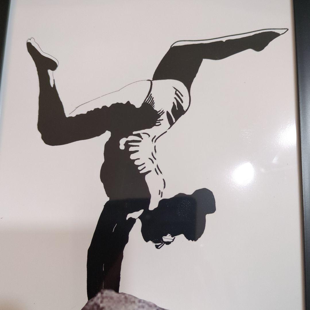 バンクシーポスターBanksy poster「逆立ちする女性」