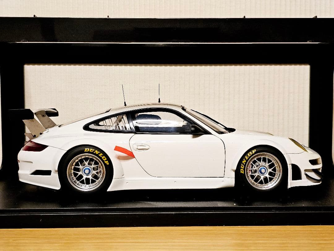 オートアート1/18 ポルシェ911(997) GT3RSR 2009