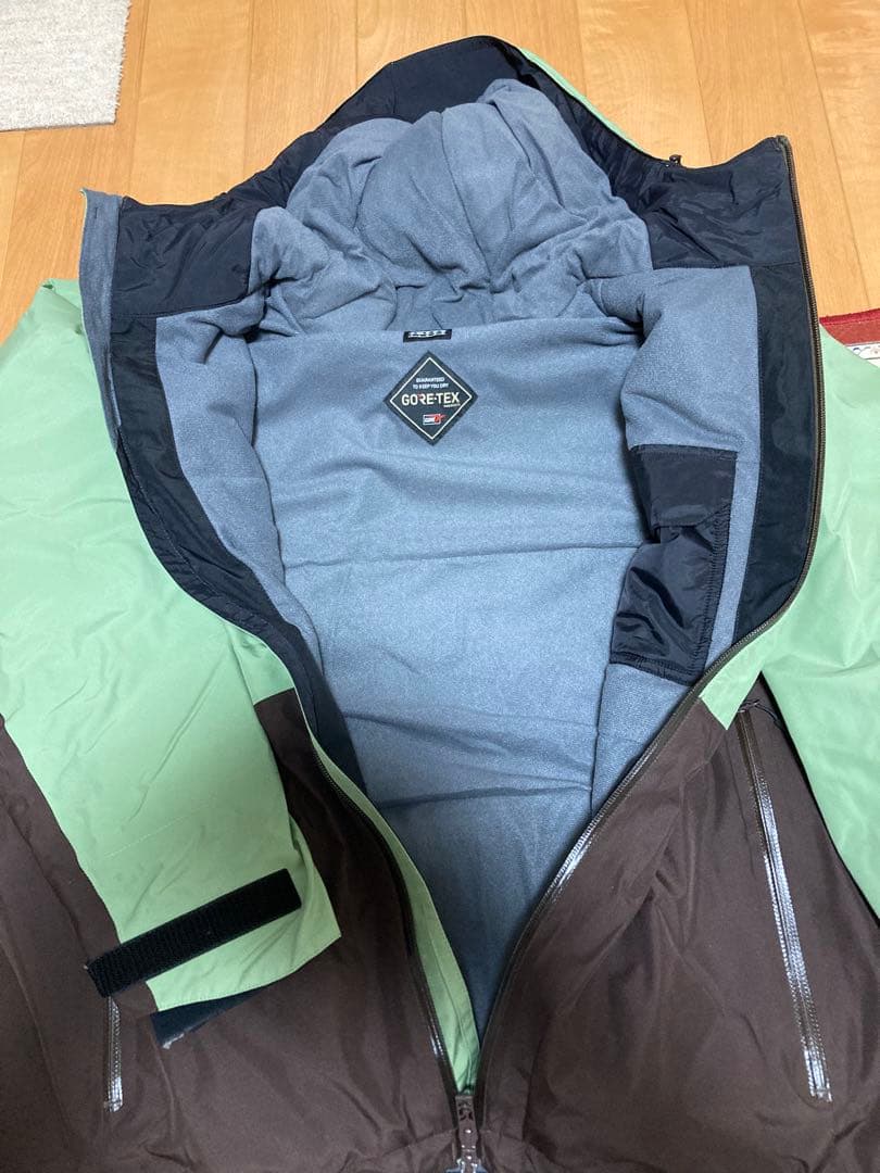ダイワ　防寒着　DW1922 GORE-TEX サイズ上下Ｌ　美品！