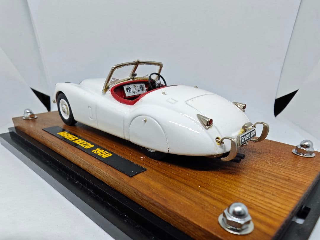 ハンドメイドモデル 1/43 JAGUAR XK120 1950 ホワイト