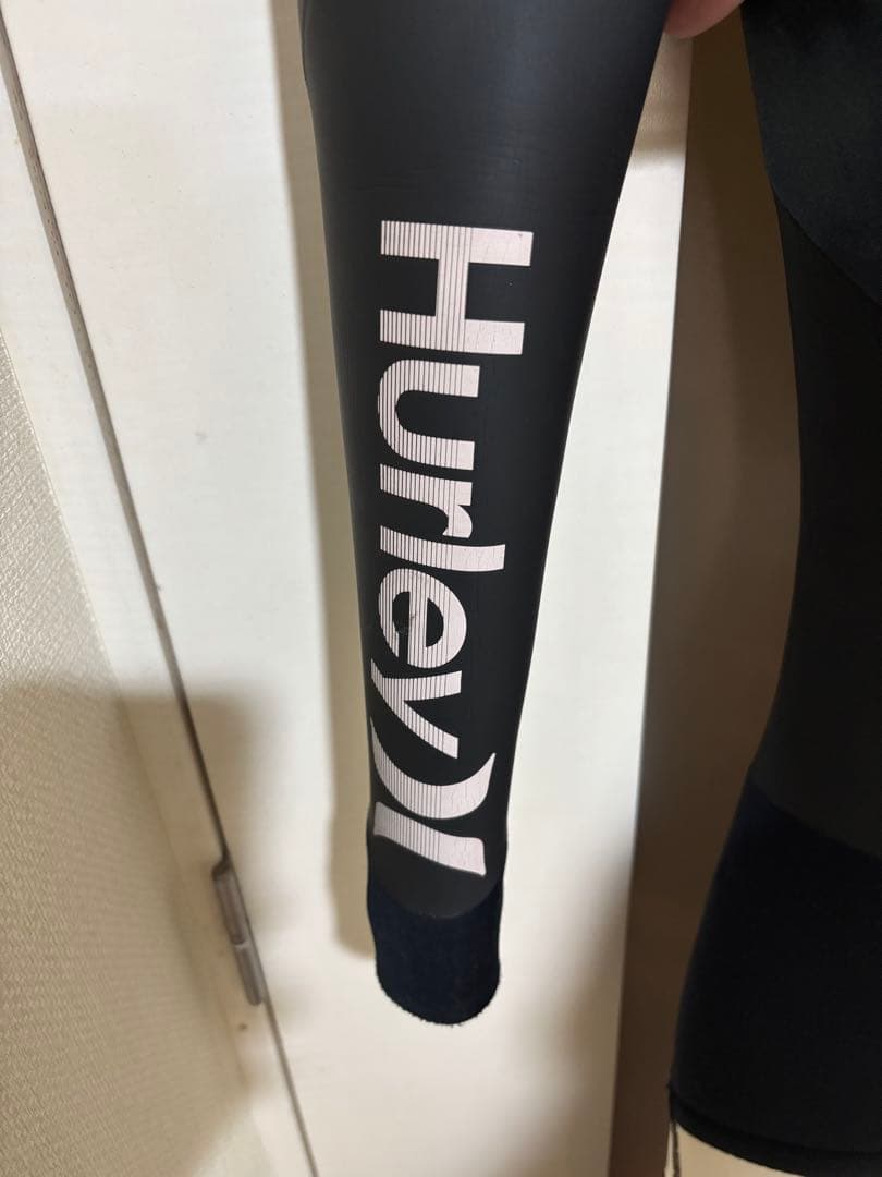 使用少なめ！　Hurley　セミドライ　チェストジップ　Lサイズ相当　日本製