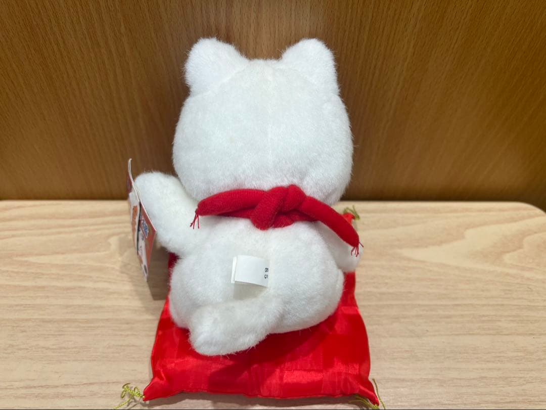 【タグ付き・美品】モンチッチ 招き猫 開運Ver.／ぬいぐるみ／赤座布団付き