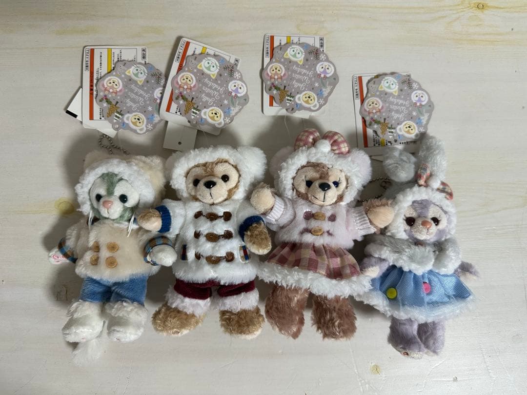 ダッフィー＆フレンズ ウィンターホリデー タグ付き ぬいぐるみバッジ セット売り