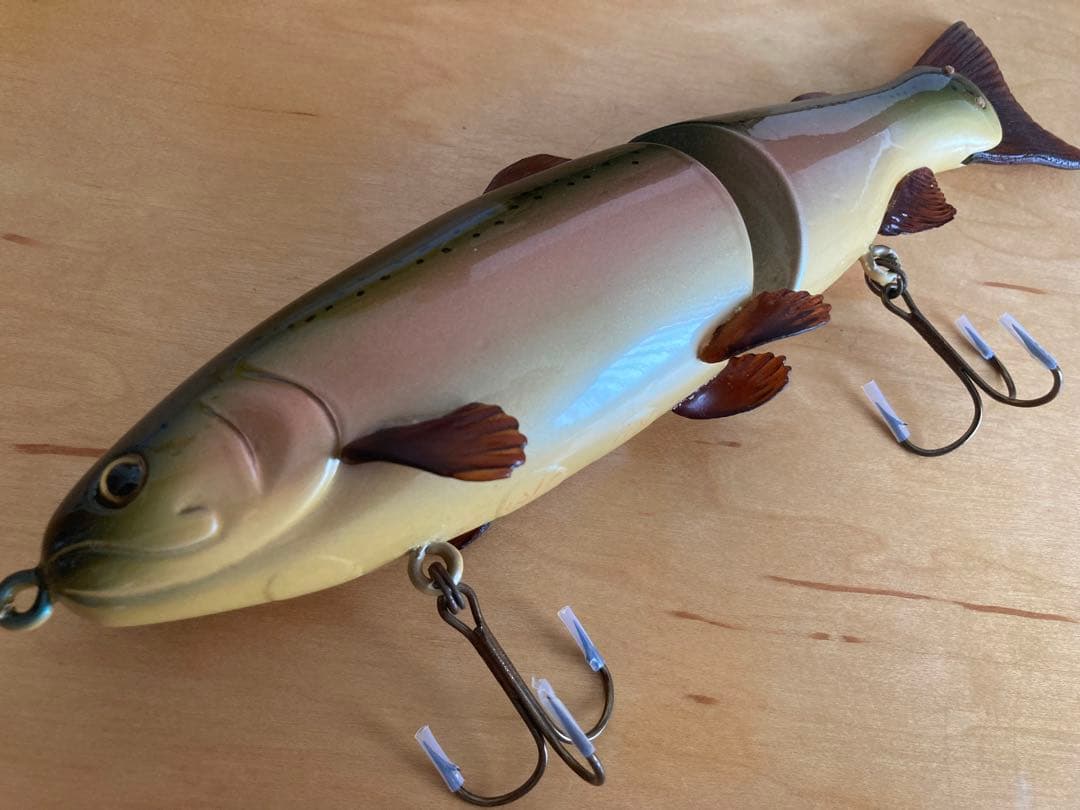 キャスティークトラウトリップレス　rare castaic trout