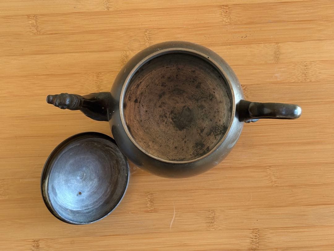 ドラゴン注ぎ口の銅製ティーポット