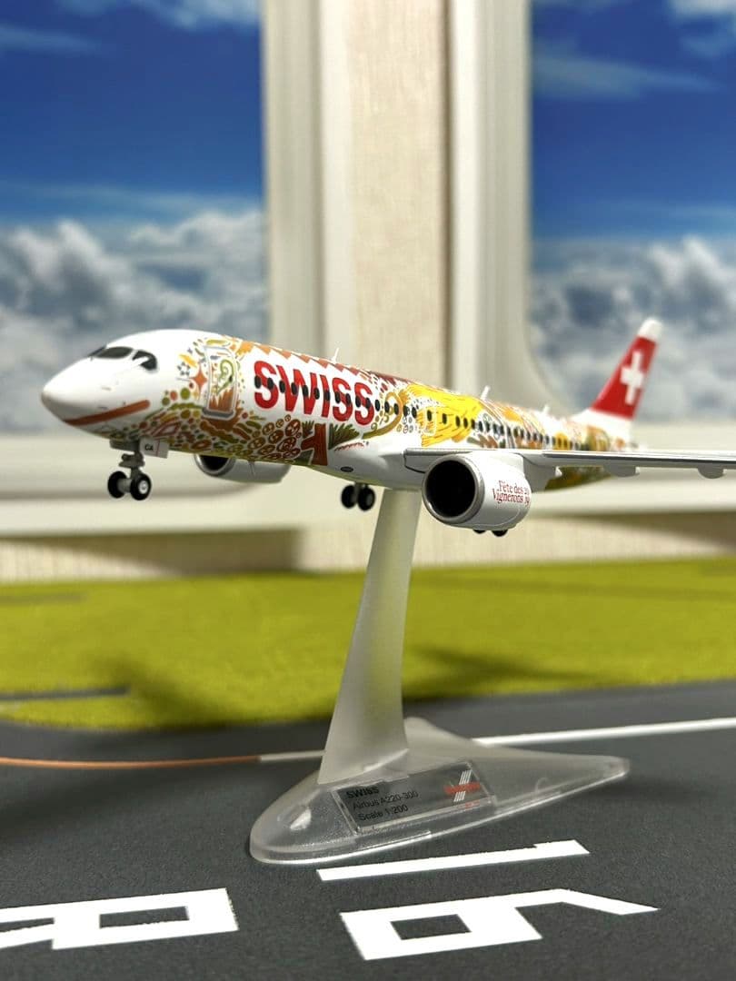 SWISS A220-300 特別塗装機 1/200　ヘルパ