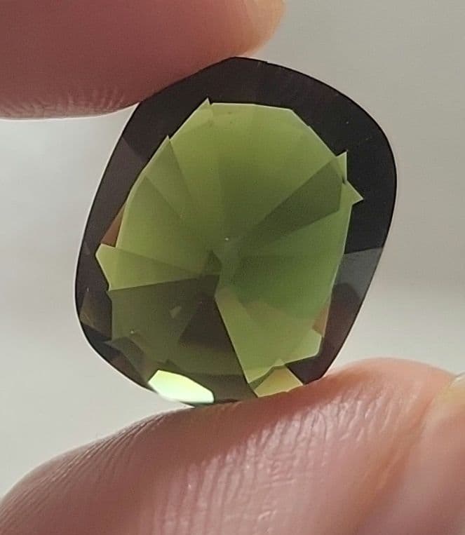最大級サイズ天然グリーンサファイア 11.548ct