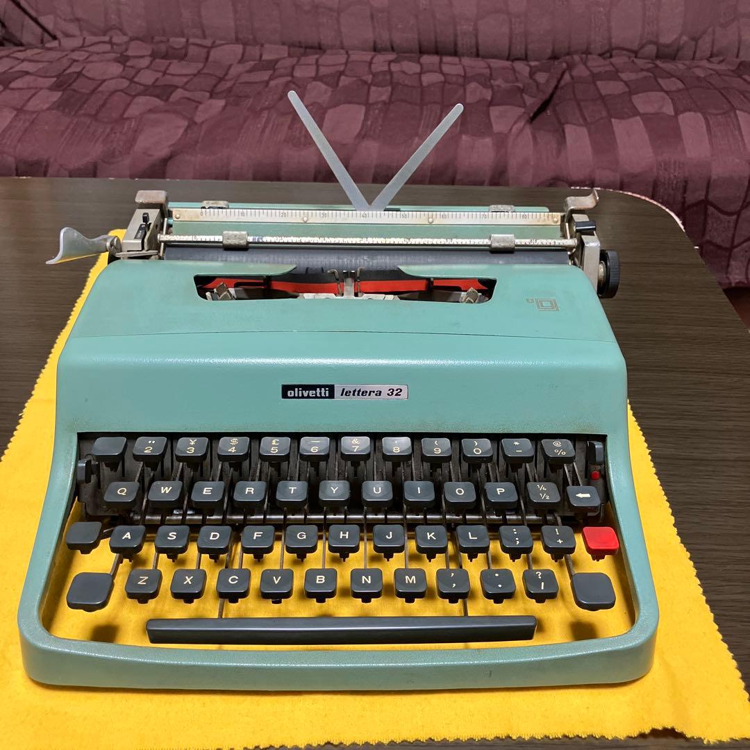 ほぼ完動品　タイプライターOlivetti Lettera 32 #497