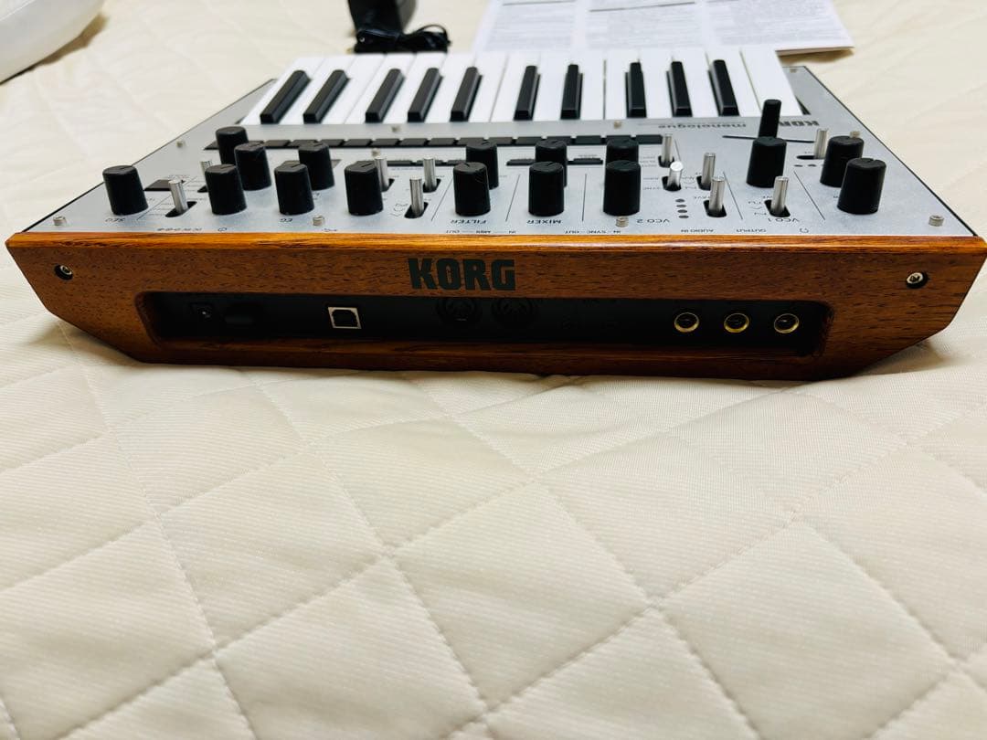 KORG monologue シンセサイザー
