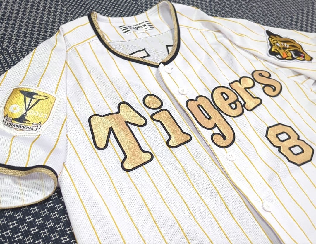 【完売品】阪神タイガース　佐藤輝明　チャンピオンユニフォーム　Ｌサイズ