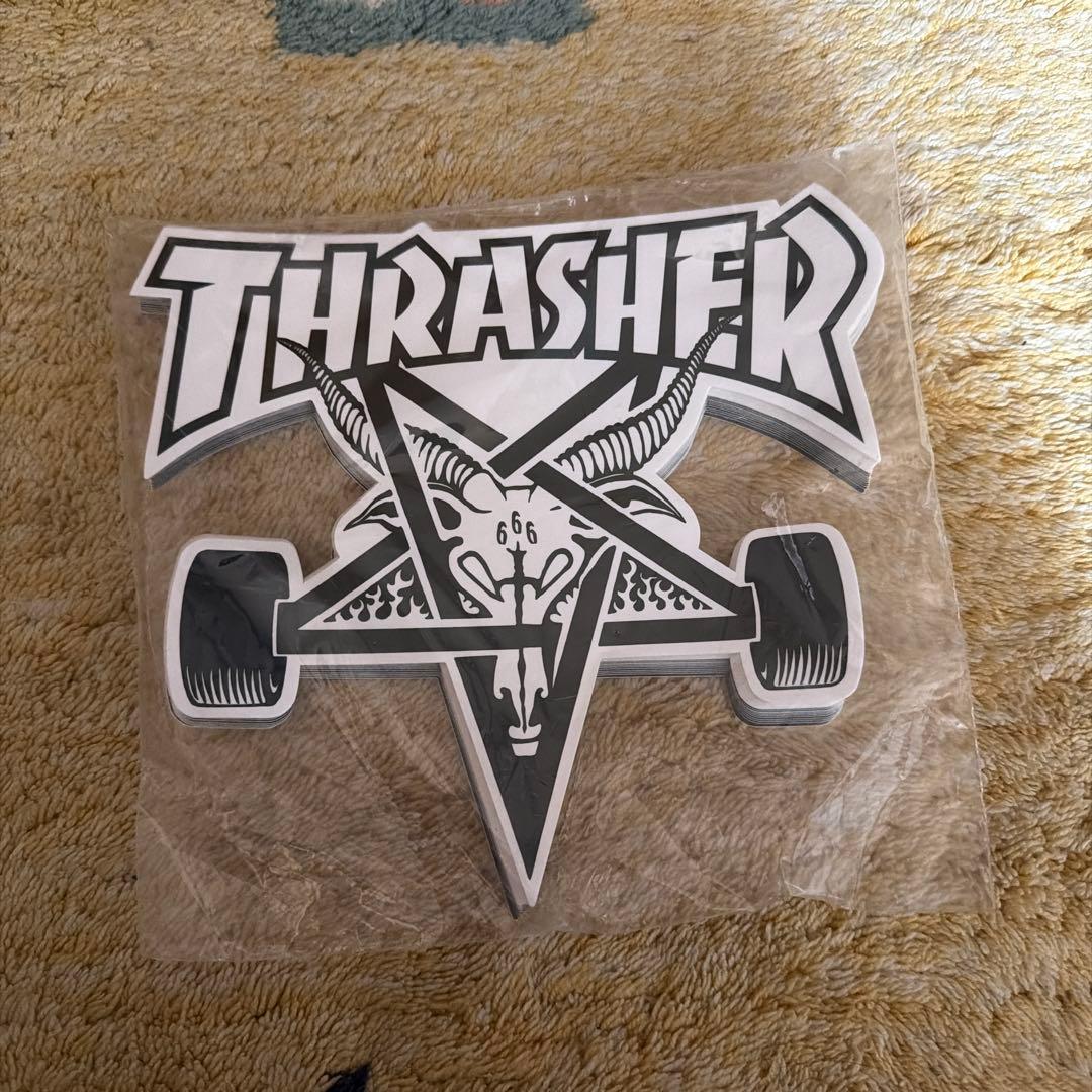 THRASHER ステッカー黒白25枚入り　縦21.5cm横22.5cm