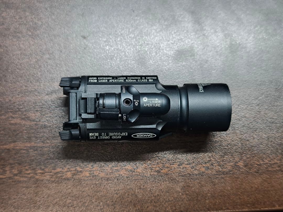 SUREFIRE x400 ウェポンライト
