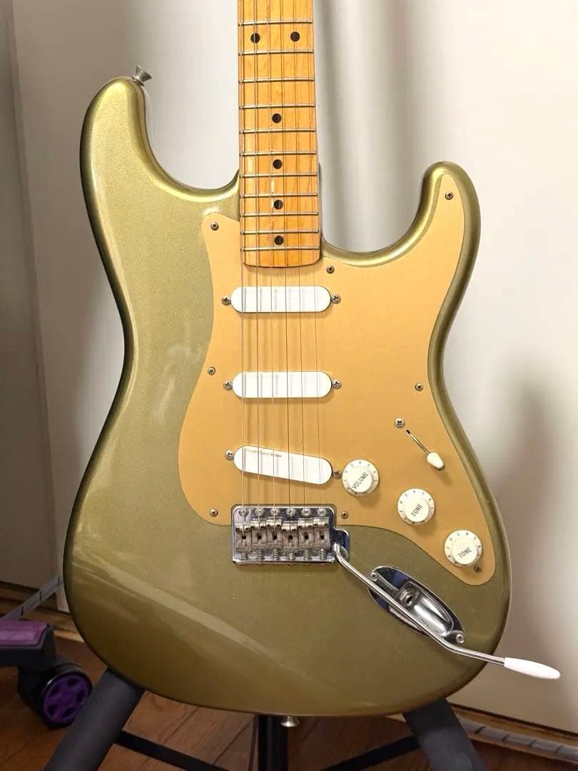 Fender ST54-85LS Fender純正（7000円）ピックガード搭載
