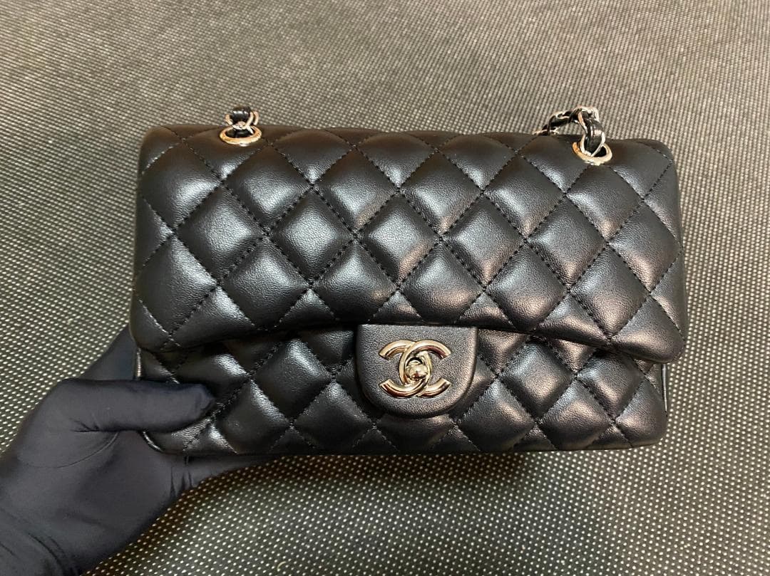 CHANEL ブラック キルティング ショルダーバッグ