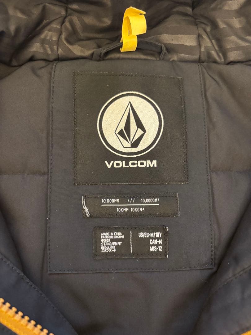 VOLCOM★スノーボードウェアセット150　プロテクターのおまけ付き