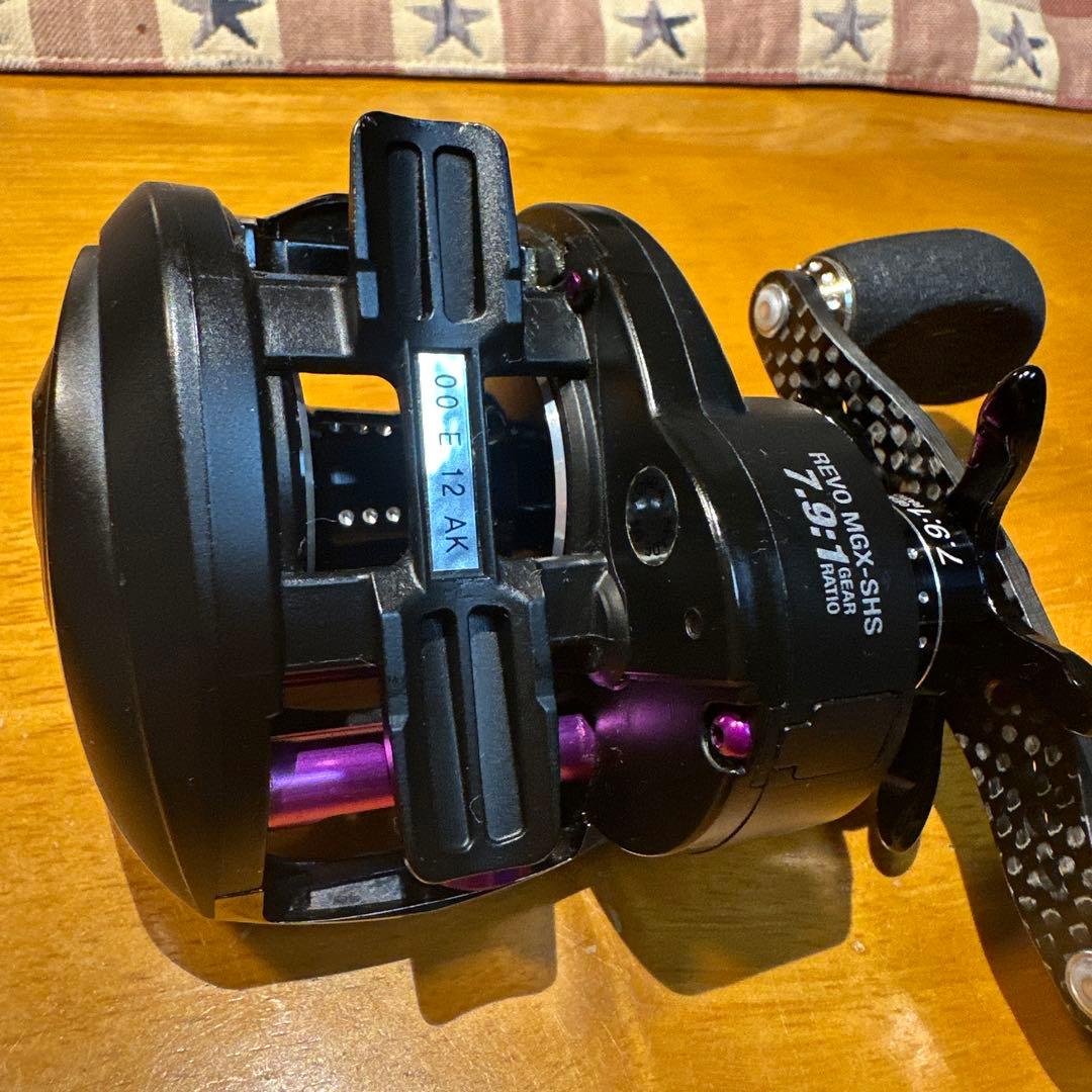 アブ　REVO MGX 右巻