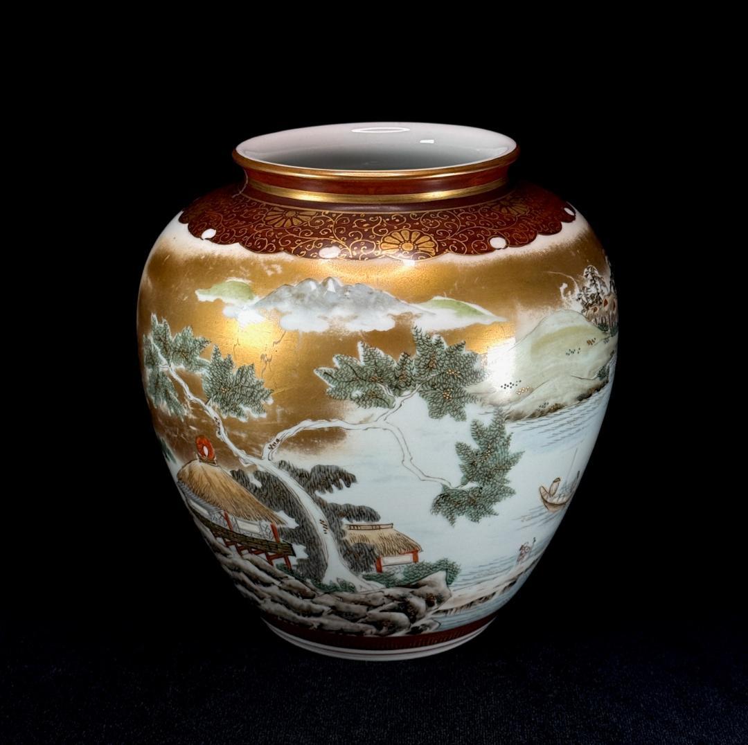 九谷焼　錦山窯　金彩色絵楼閣山水風景図壺　高さ20.5cm