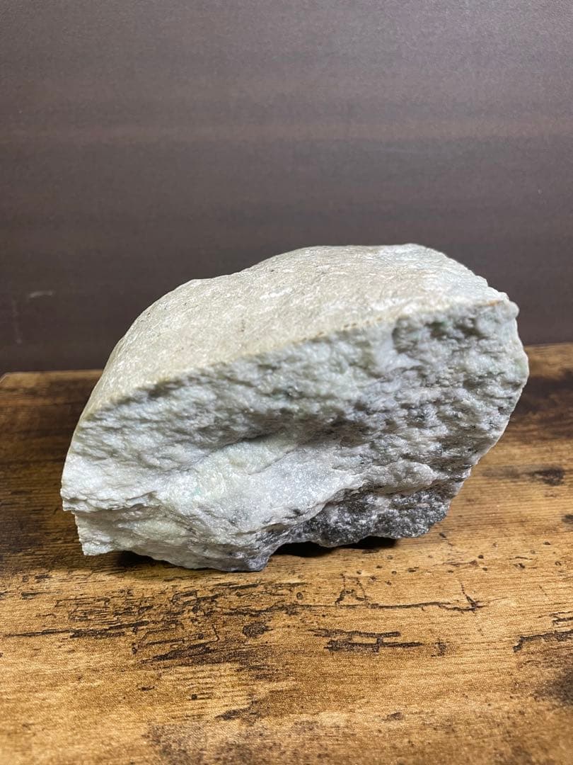 約2300g 糸魚川 翡翠 良質 緑黒