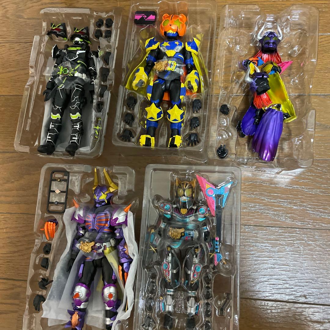 shフィギュアーツ仮面ライダータイクーンブジンソードなど4点