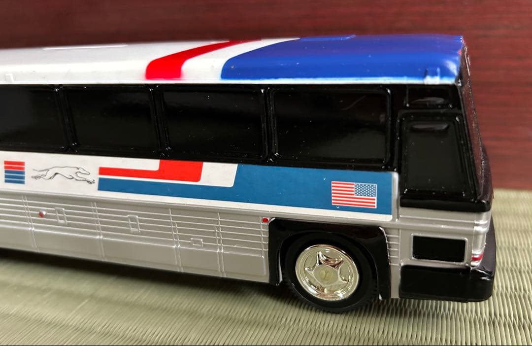 GREYHOUND Americruiser バス型ミニカー 貯金箱