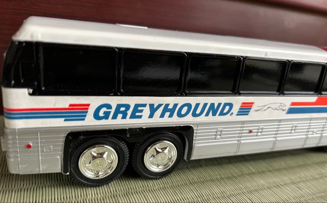 GREYHOUND Americruiser バス型ミニカー 貯金箱