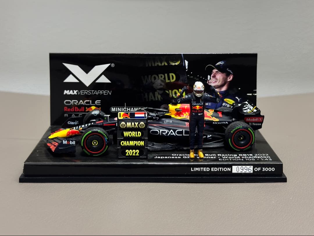 マックスフェルスタッペン別注 RB18 ミニカー 日本GP 1/43 スケール