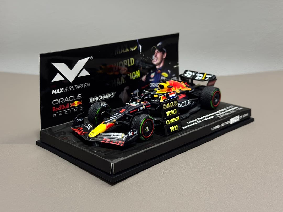 マックスフェルスタッペン別注 RB18 ミニカー 日本GP 1/43 スケール