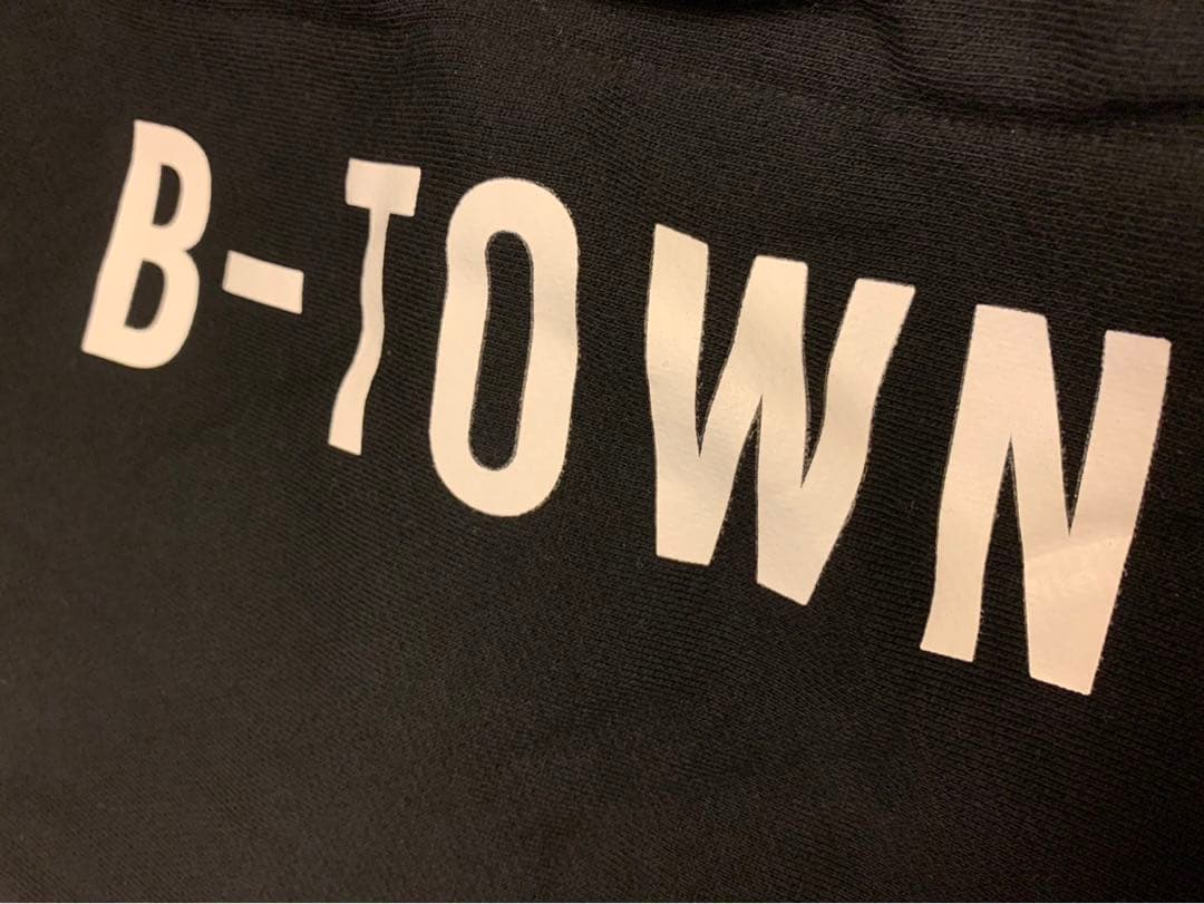 限定品★ Ｓサイズ　BMSG B-Town ロゴパーカー