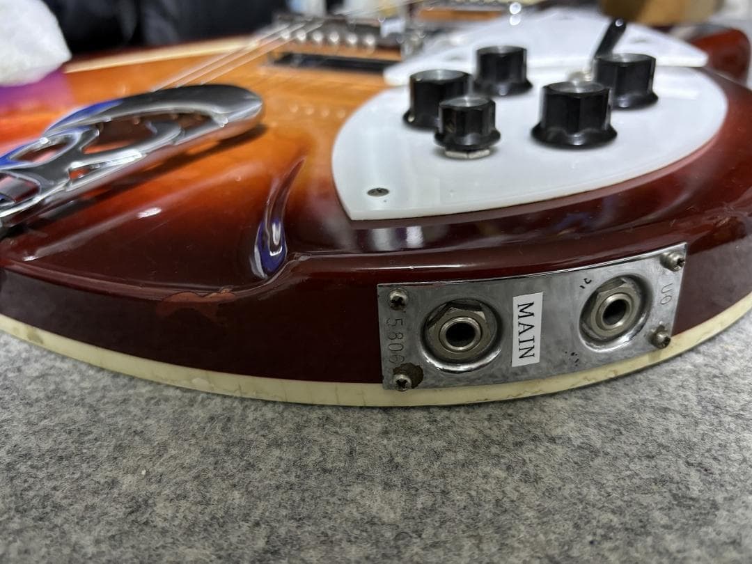 Rickenbacker 360 サンバースト1997年（純正ハードケース付き）