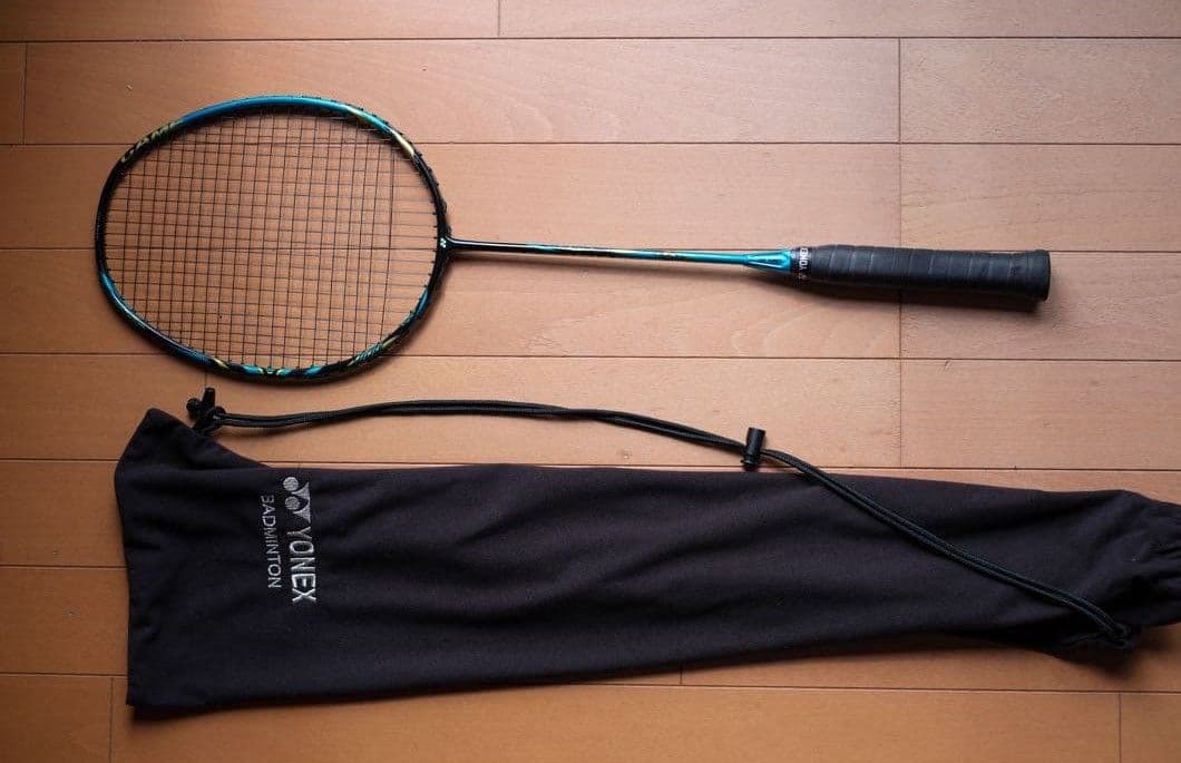 YONEX バドミントンラケット 青黒デザイン軽量