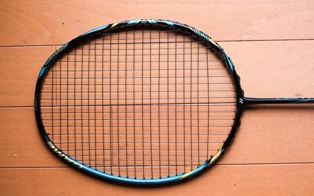 YONEX バドミントンラケット 青黒デザイン軽量