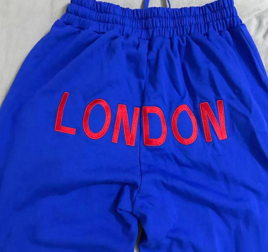 Mowalola 青いラガーパンツ ロゴ入り LONDON 1